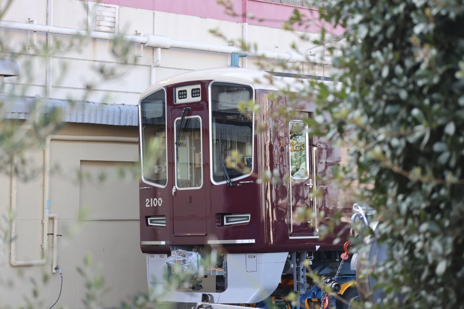 【阪急】新2000系 2000Fがついに登場！（陸送搬入） | NOSE KNITs