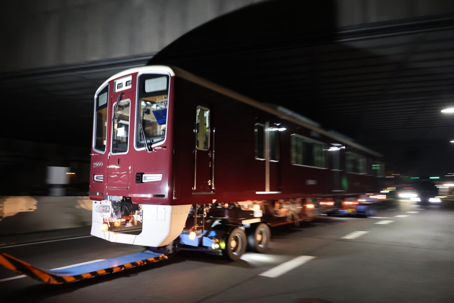 【阪急】新2000系 2000Fがついに登場！（陸送搬入） | NOSE KNITs